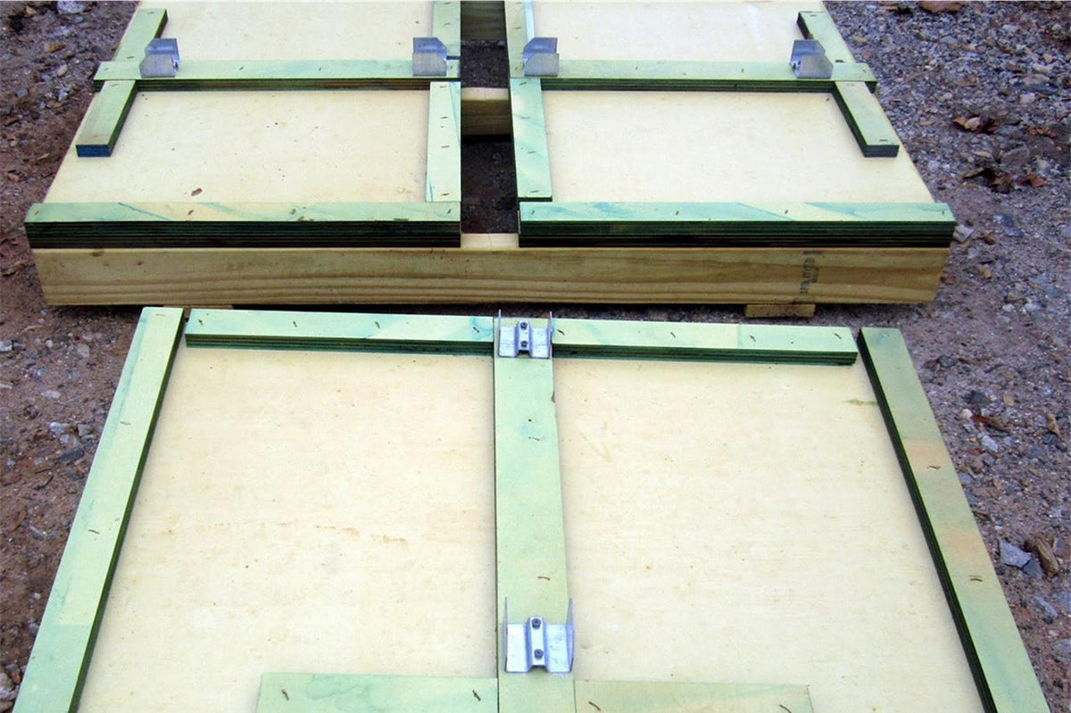 Pallet Clips | U and W style | Dancing Bee Equipment